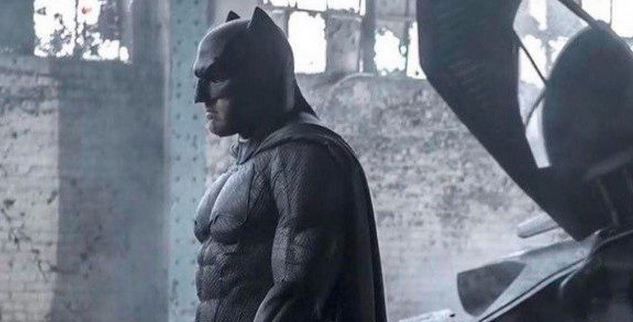 "Batman v Superman": Nueva imagen de Batman y vídeo viral de Lex Corp ...