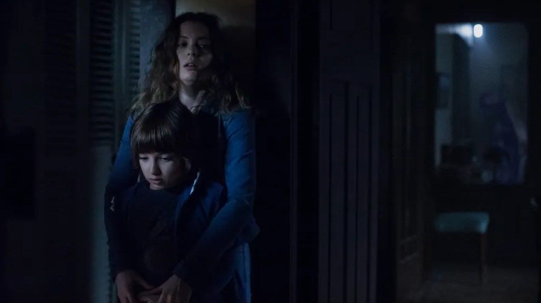 Llega a Netflix esta película de terror con inquietantes amigos ...